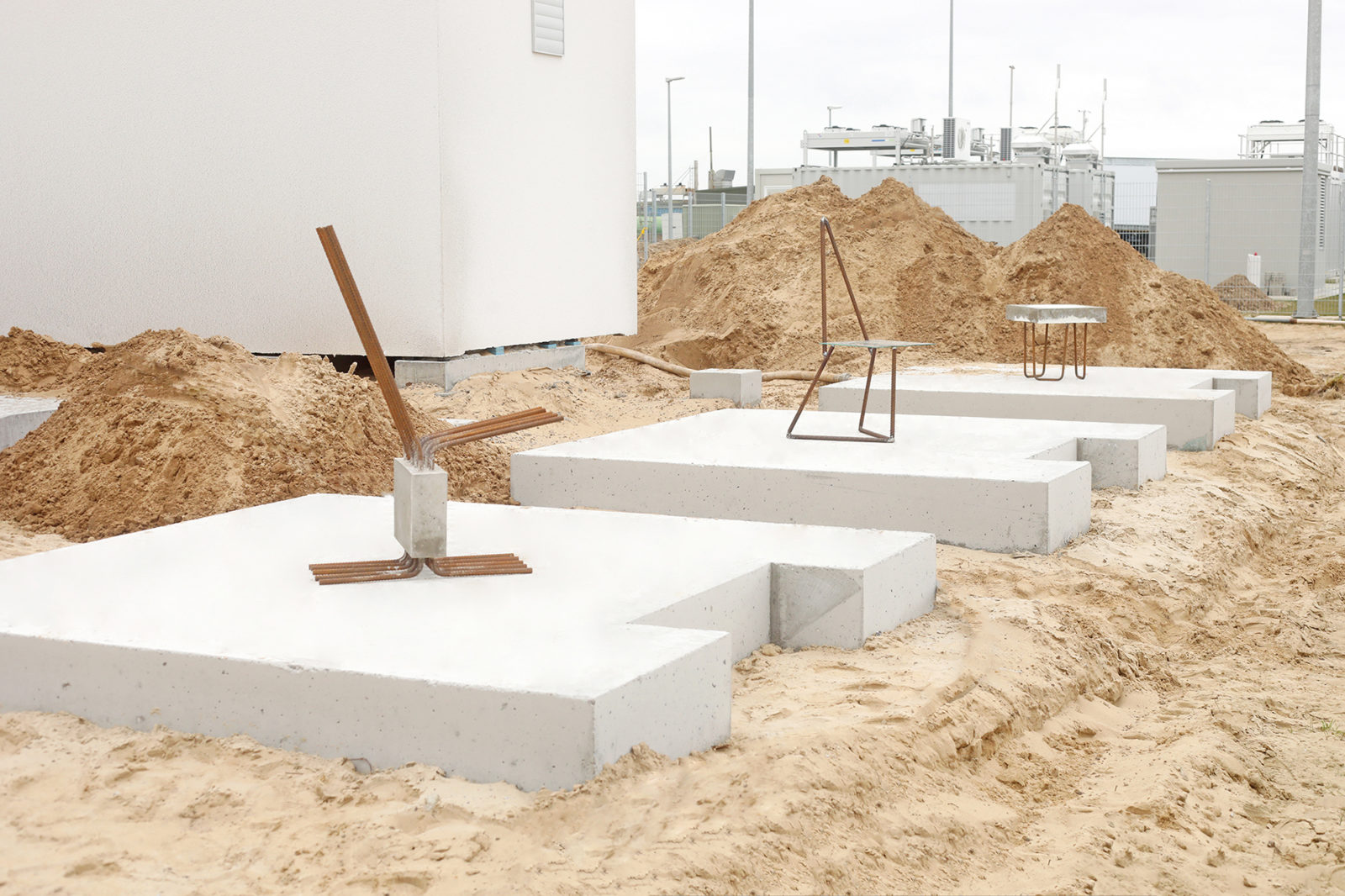 Constructing Contradictions - German Design Graduates